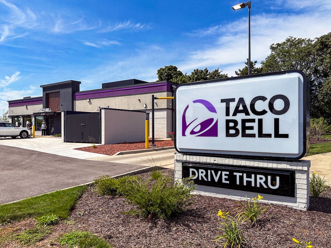 Paramount Skydance reportedly preparing an Ellison-backed Warner Bros. Discovery takeover bid ...