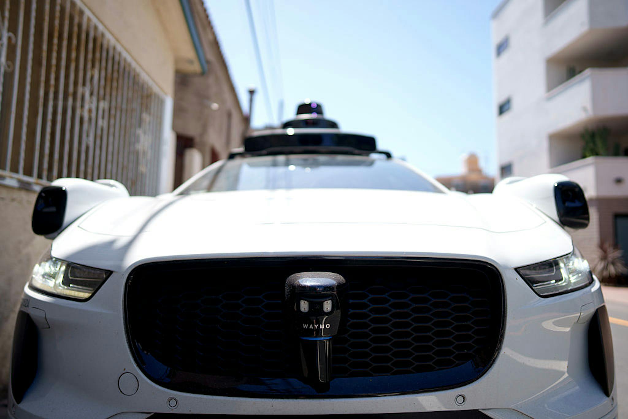 Waymo, Lyft, Tesla: Who’s behind the wheel of the US robotaxi industry ...