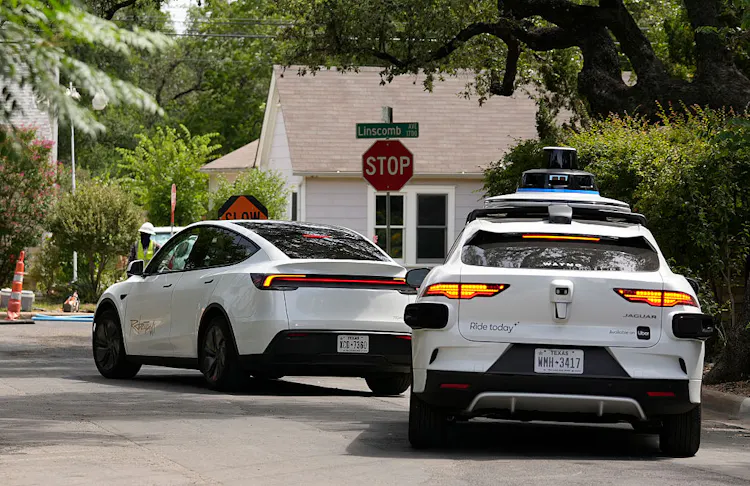 Waymo, Lyft, Tesla: Who’s behind the wheel of the US robotaxi industry ...