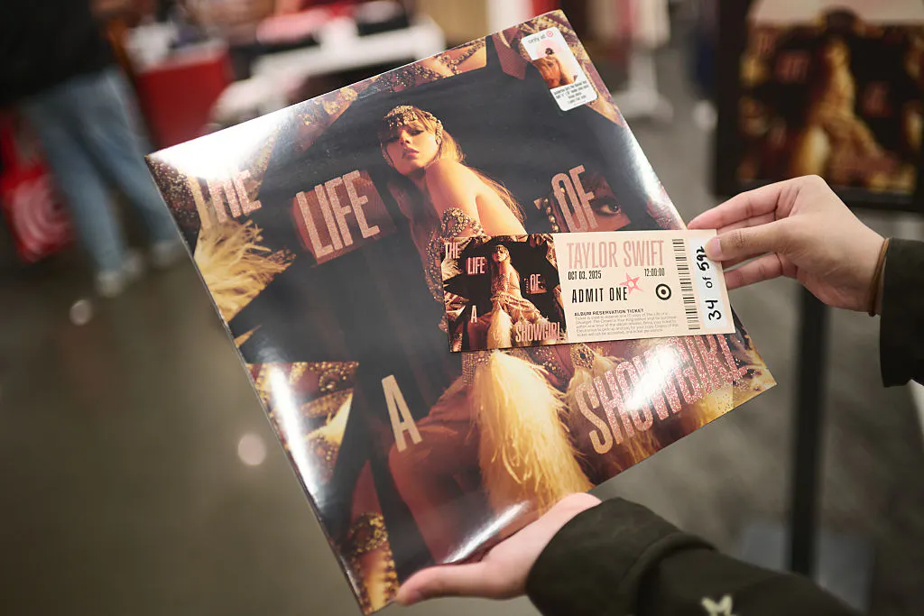 US vinyl sales topped $1 billion last year for the first time since ...
